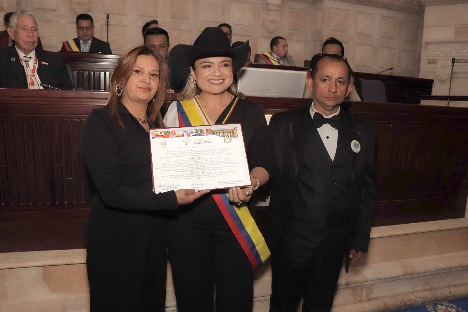 Lina María Garrido recibió reconocimiento como Mejor Congresista del ...